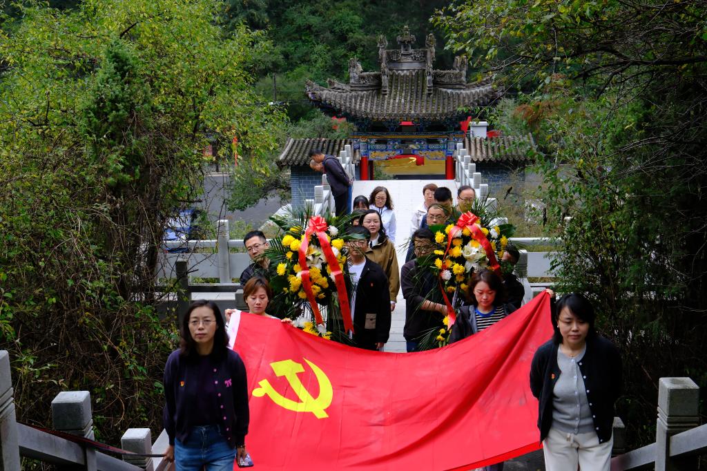 缅怀革命烈士 传承红色记忆—电子与信息工程学院教工第二党支部献礼祖国75周年华诞-电子与信息工程学院